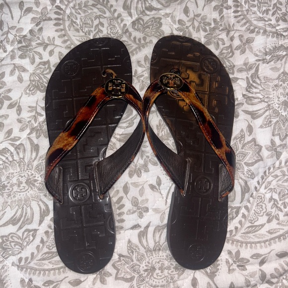 Tory Burch | Shoes | Tory Burch Tortoise Sandal Flip Flop Size 5 | Poshmark